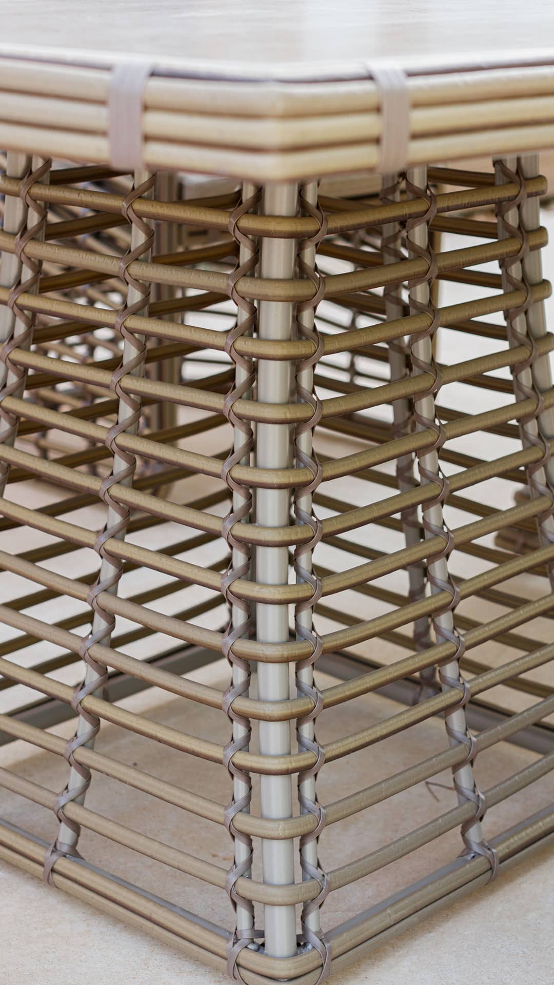 RUBY DINING TABLE 120x120 | RUBY COLLECTION - SKYLINE DESIGN