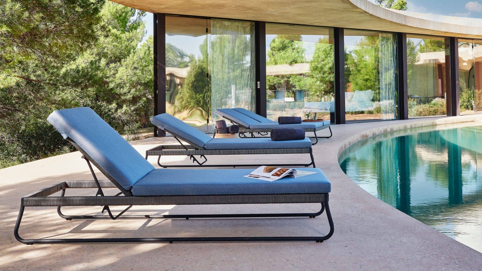 MOMA Collection - SKYLINE DESIGN | Premium Outdoor Furniture