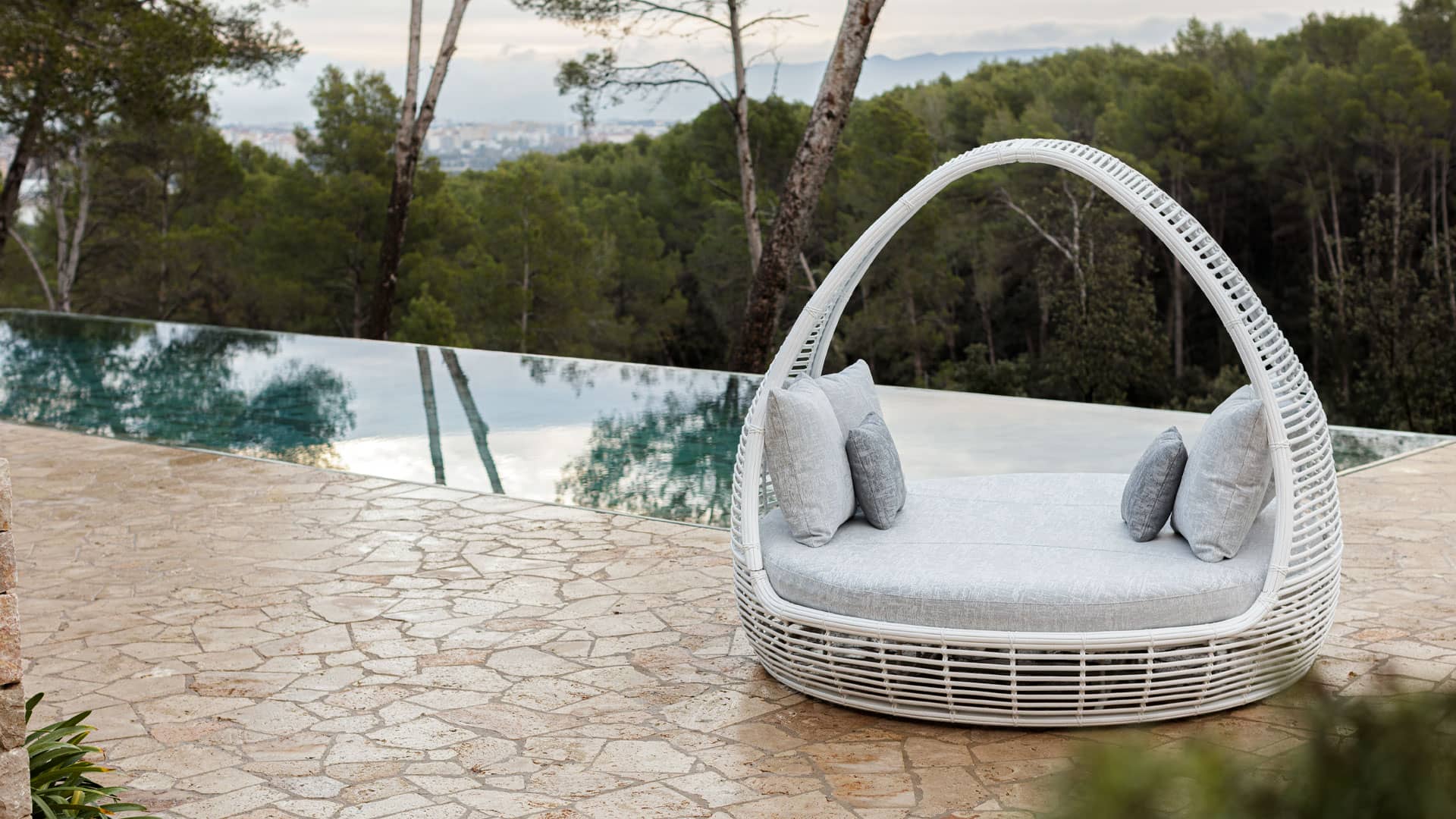 DAYBEDS Collection - SKYLINE DESIGN | Premium Outdoor Furniture