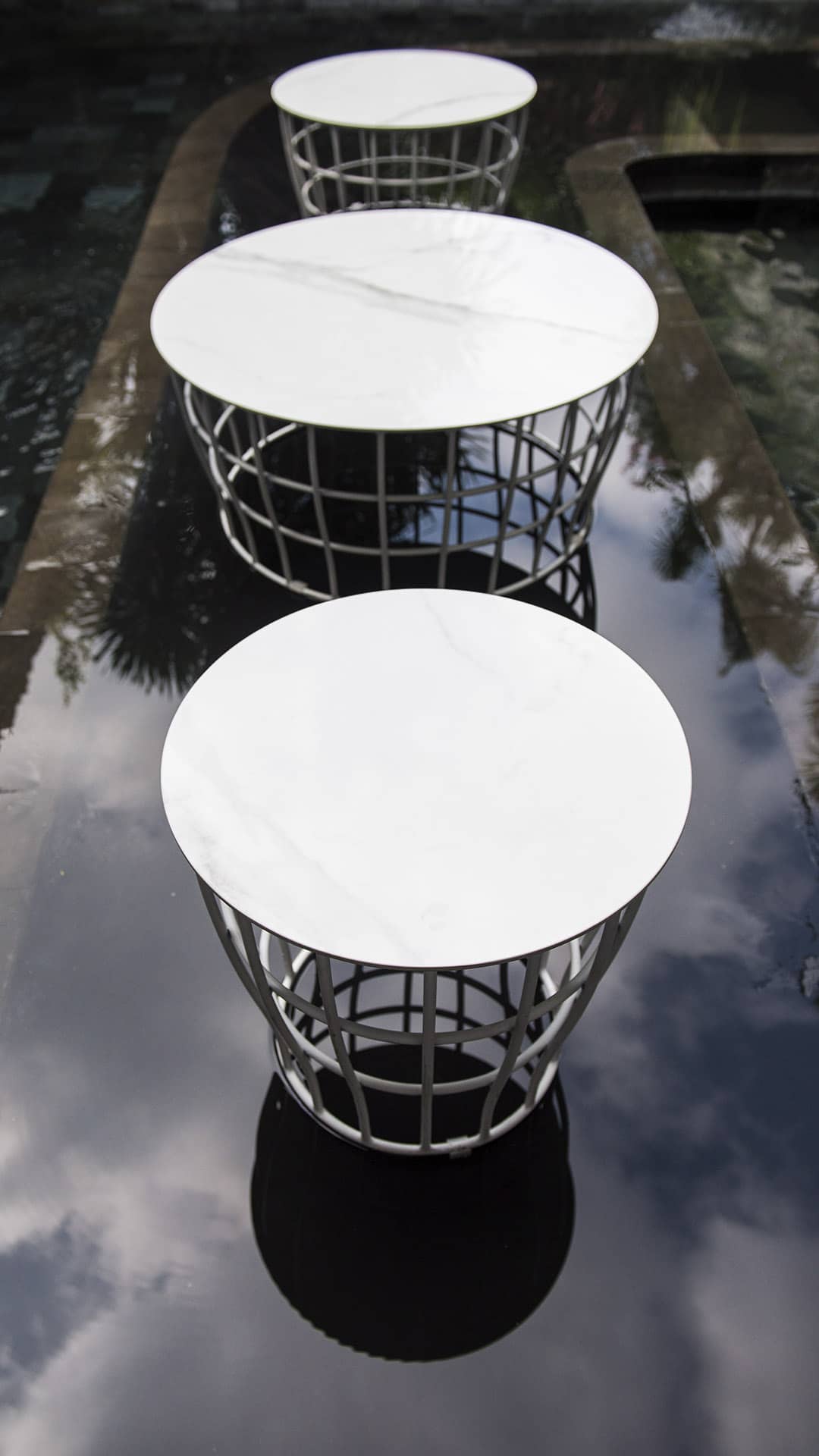 PORCELAIN MATERIAL - SKYLINE DESIGN | Premium Outdoor Furniture